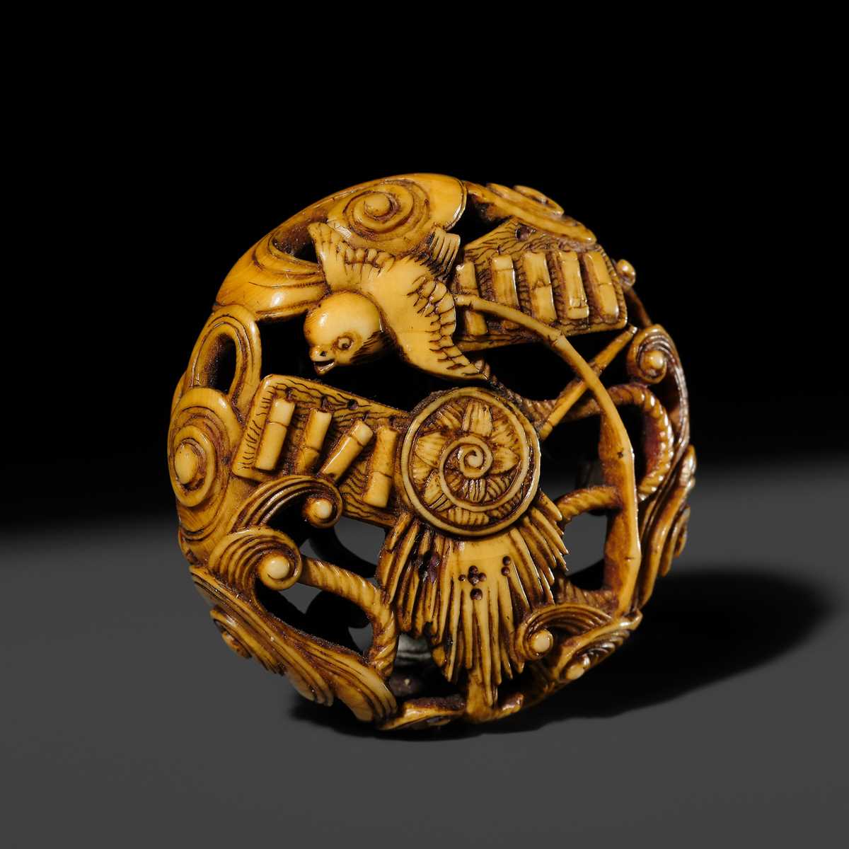 Lot 327 - A FINE IVORY RYUSA MANJU NETSUKE OF A