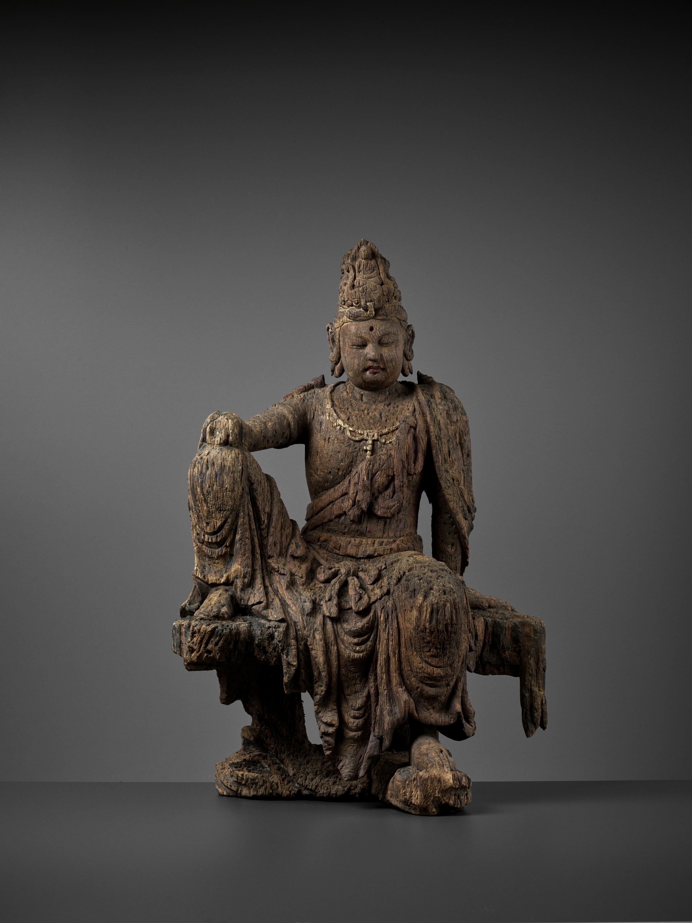 Lot 496 - A LARGE AND MASSIVE WOOD STATUE OF GUANYIN,
