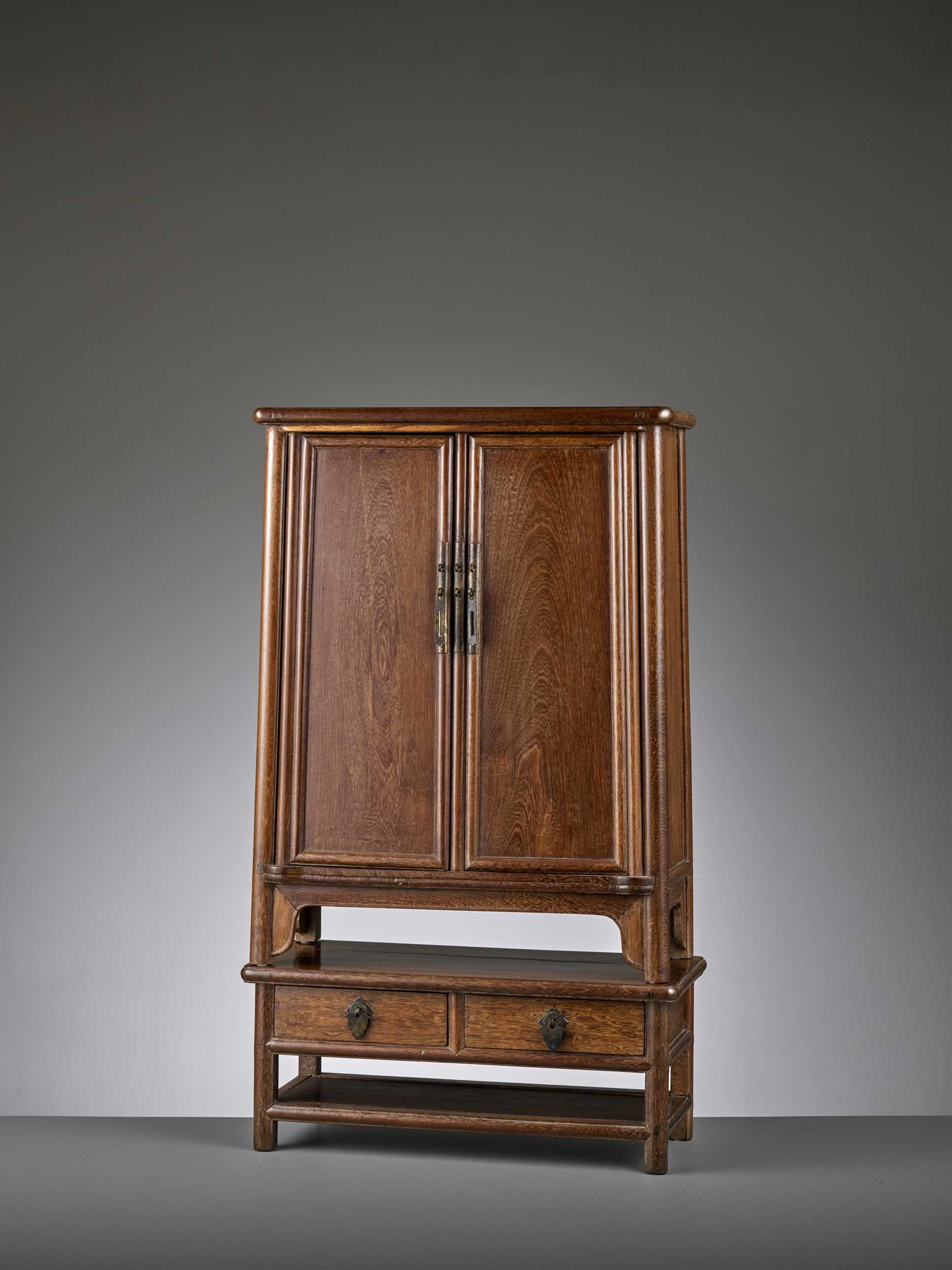 Lot 564 - A SMALL JICHIMU YUANJIAOGUI CABINET WITH