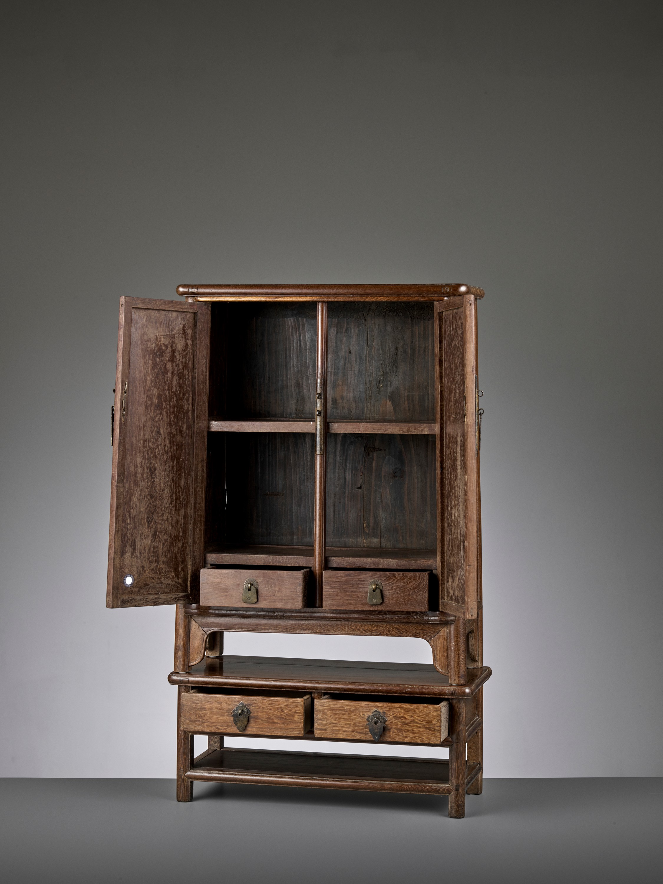 Lot 564 - A SMALL JICHIMU YUANJIAOGUI CABINET WITH