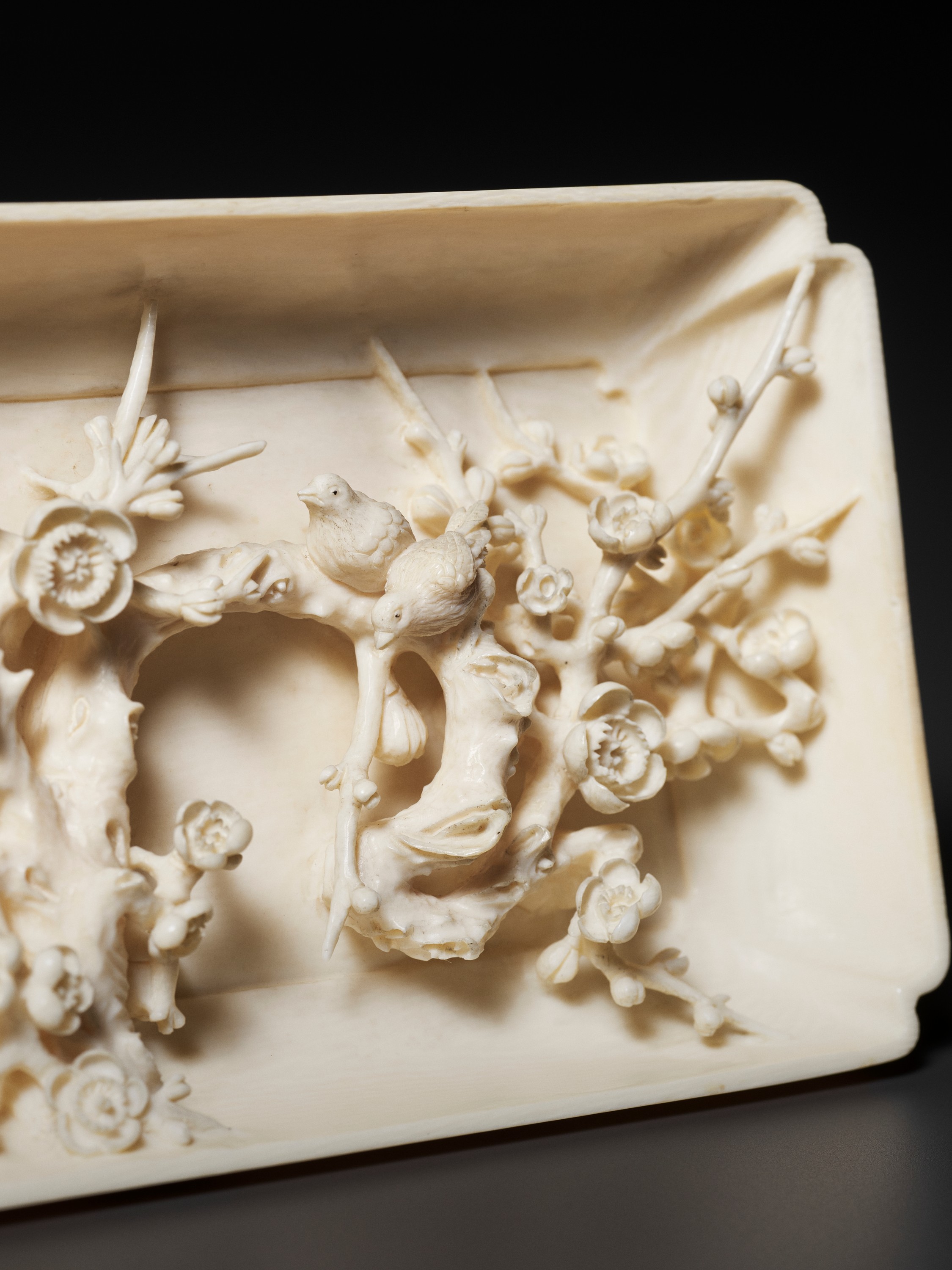 Lot 576 - A CARVED IVORY BASE WITH A HIDDEN ‘BIRDS AND