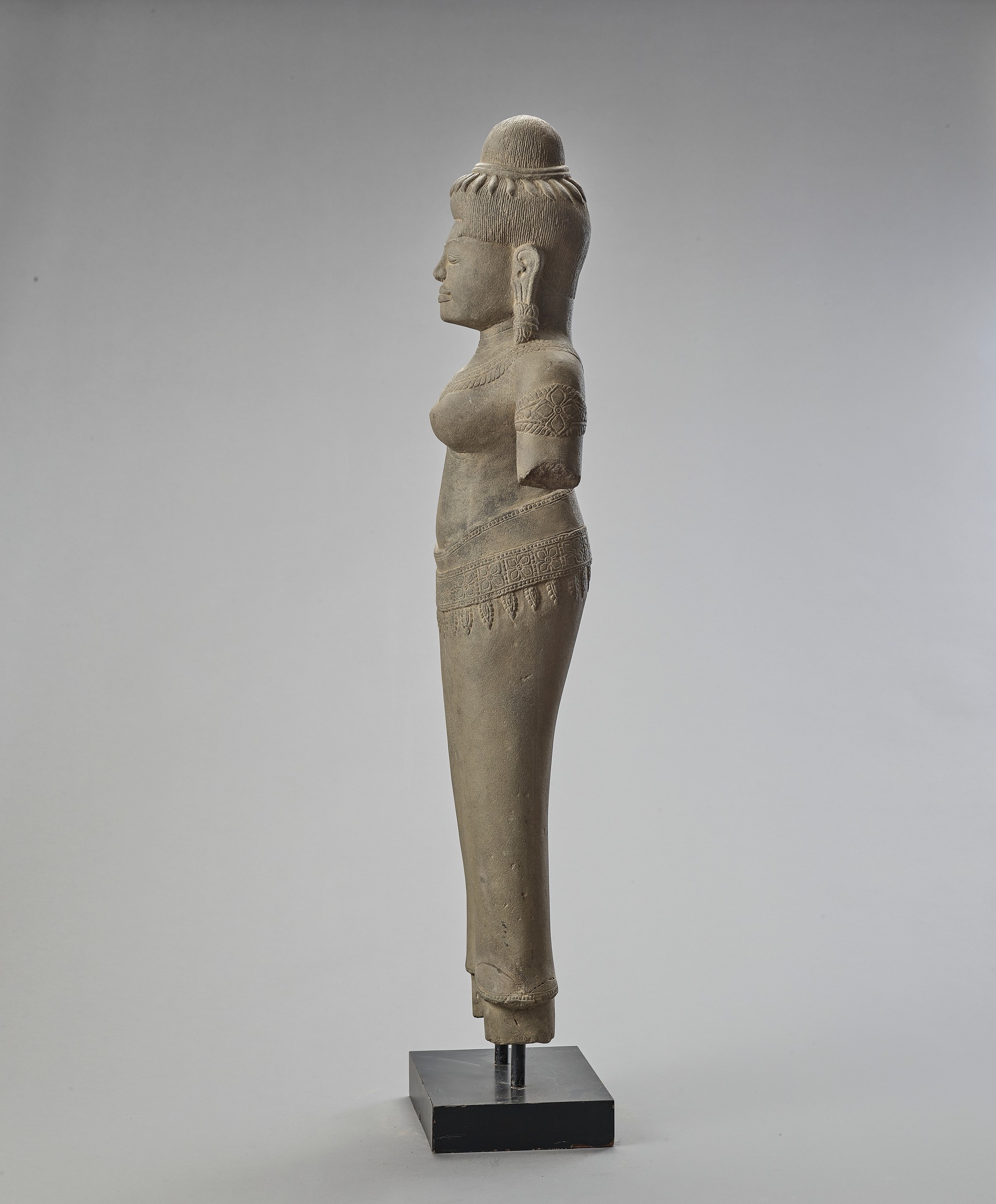 Lot 1175 - A KHMER STYLE SANDSTONE STATUE OF UMA
