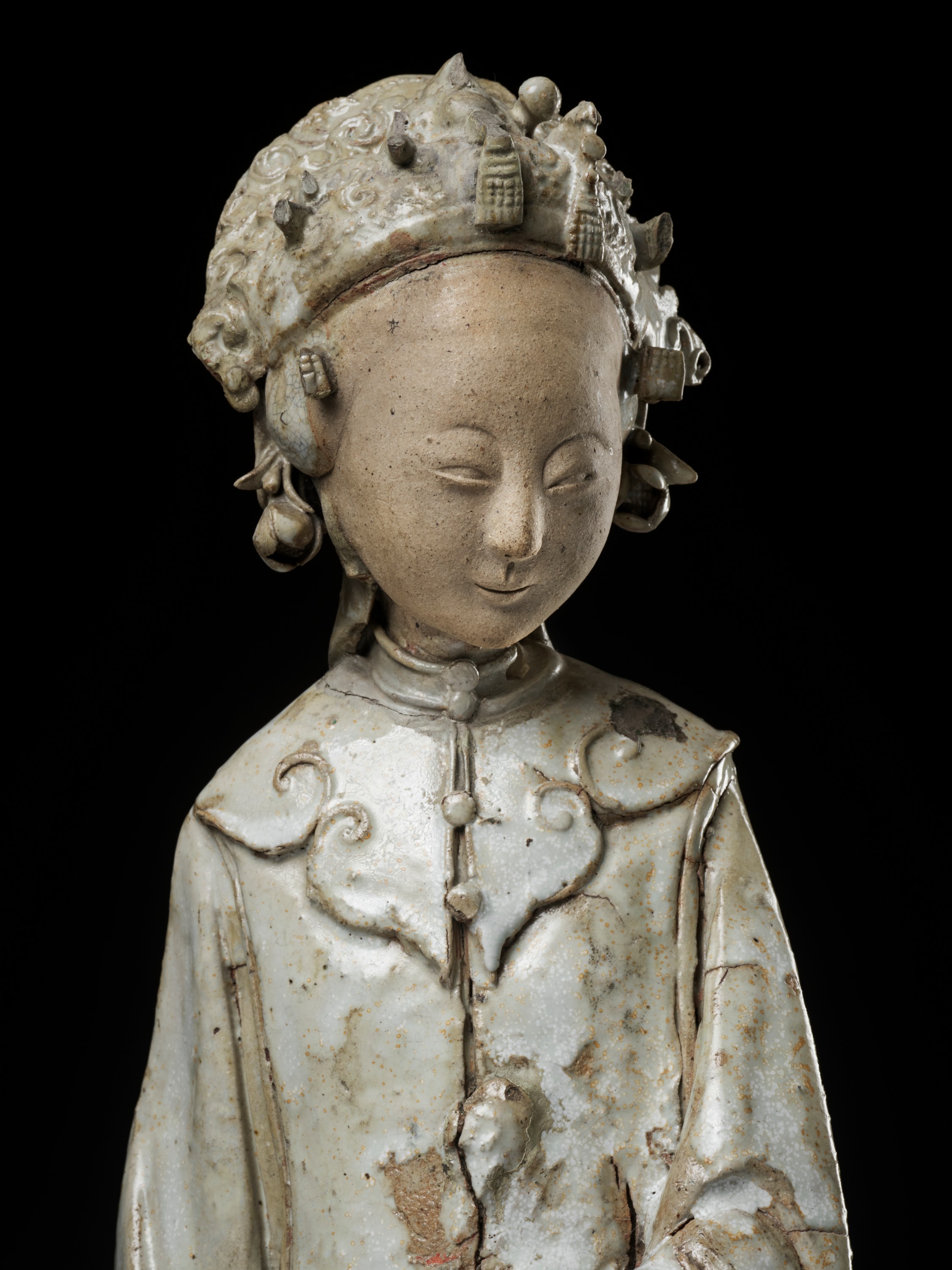 Lot 142 - A QINGBAI FIGURE OF A NOBLE LADY, YUAN