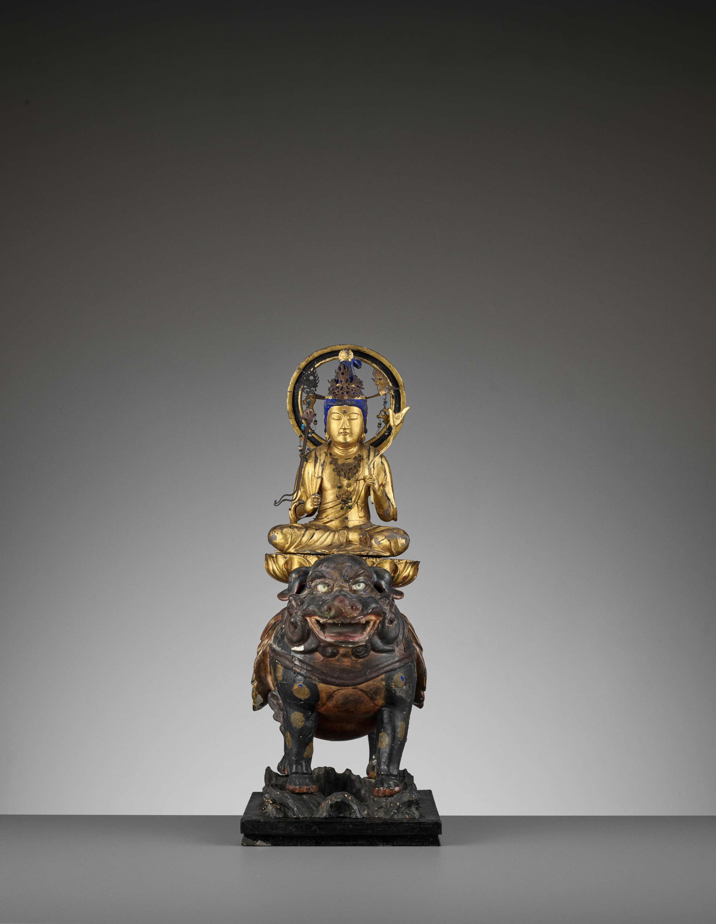Lot 124 - A RARE GILT AND LACQUERED WOOD STATUE OF