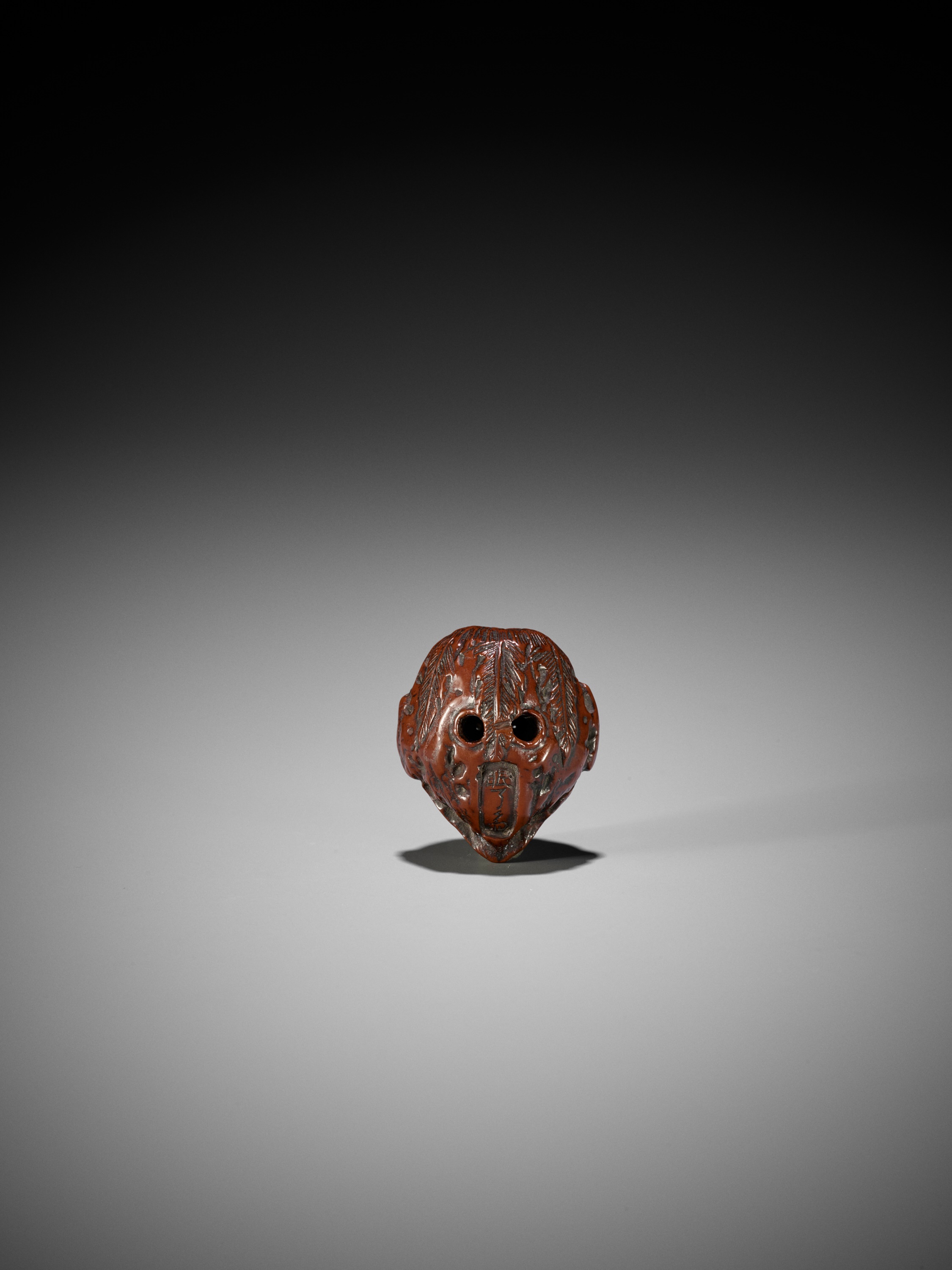 Lot 89 - MINRYOSAI: A VERY RARE KURUMI MASK NETSUKE