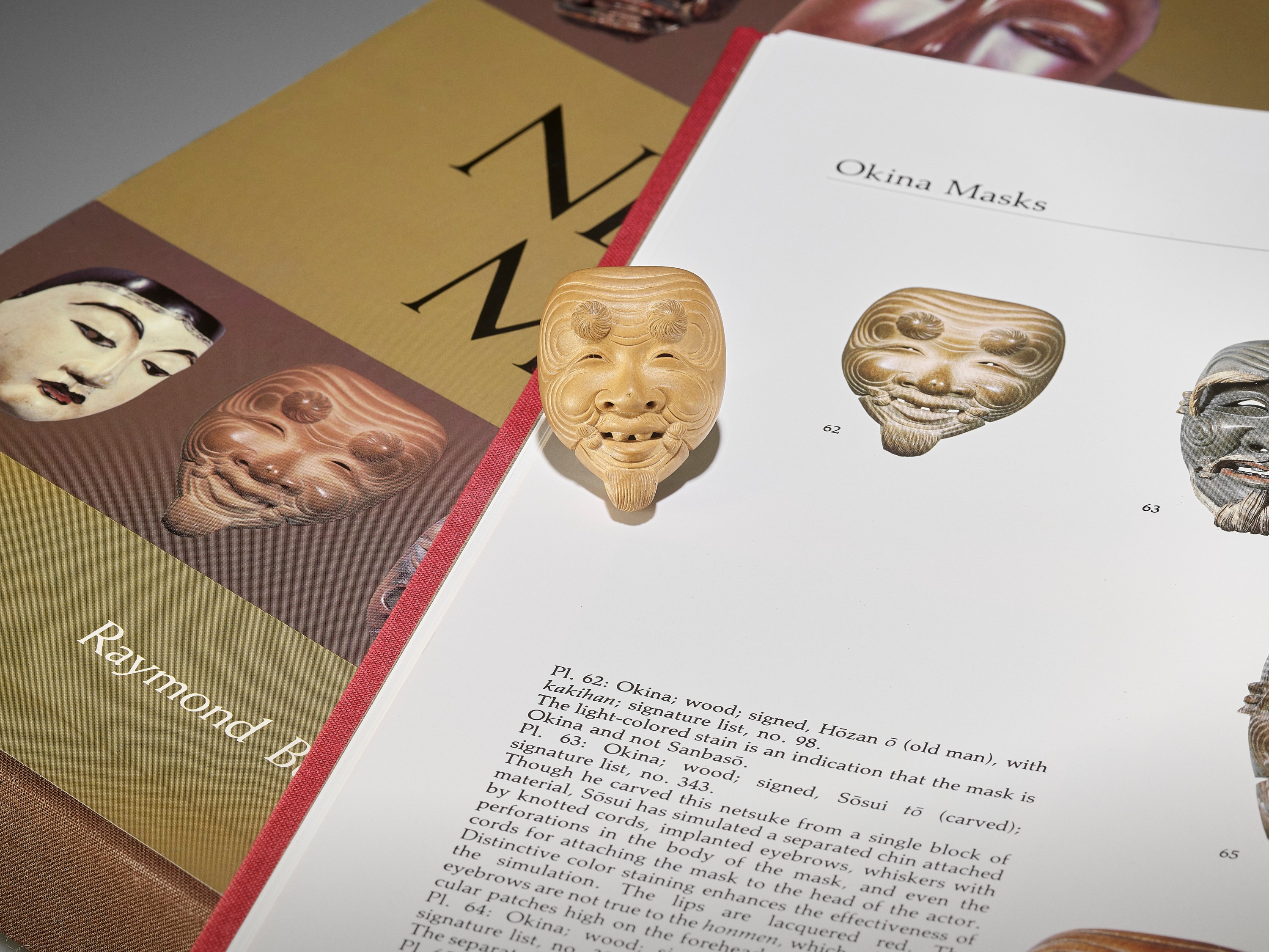 Lot 293 - HOZAN: A FINE PALE WOOD MASK NETSUKE OF