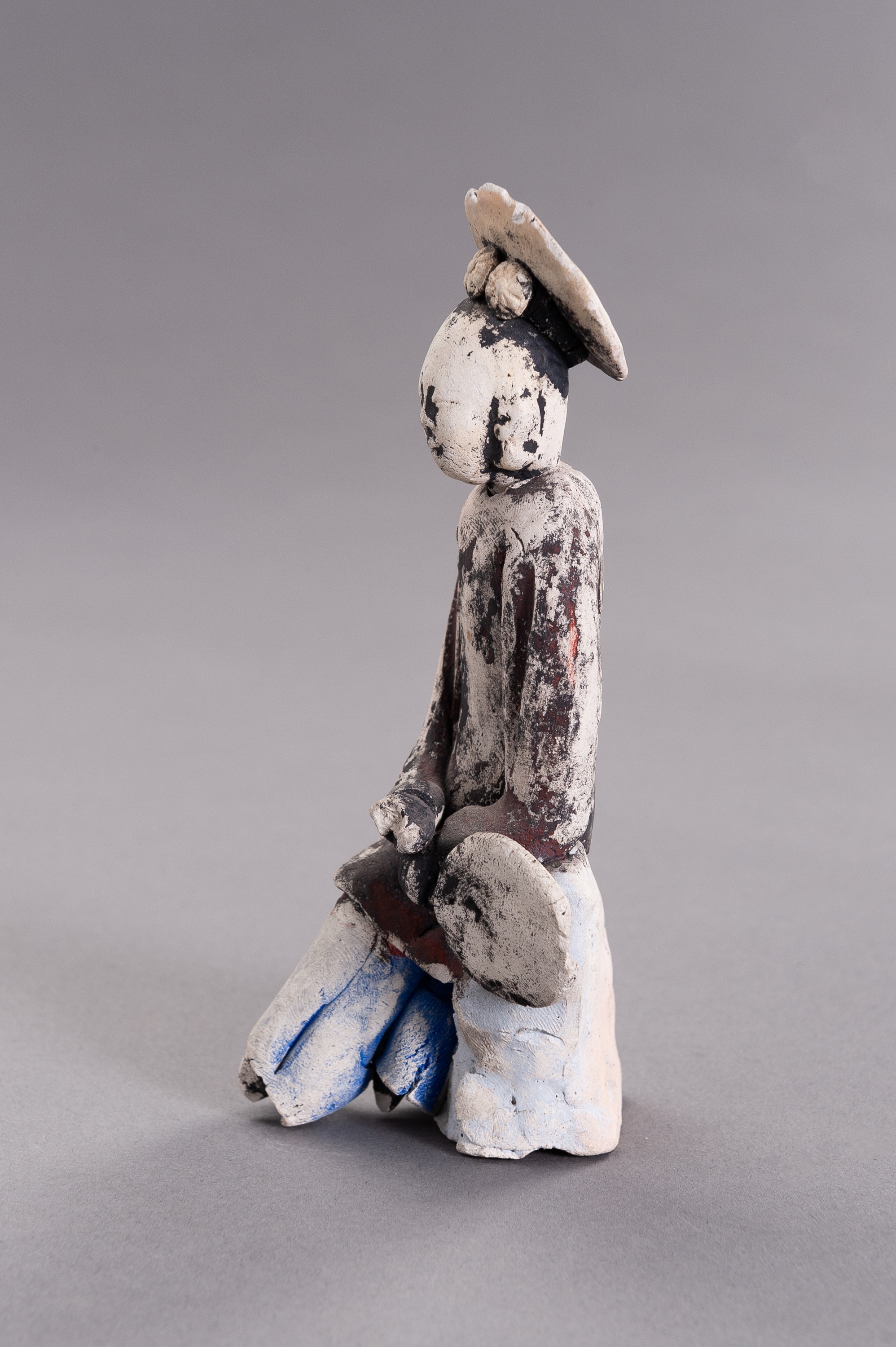 Lot 733 - A GROUP OF FIVE CERAMIC SHIPWRECK FIGURINES