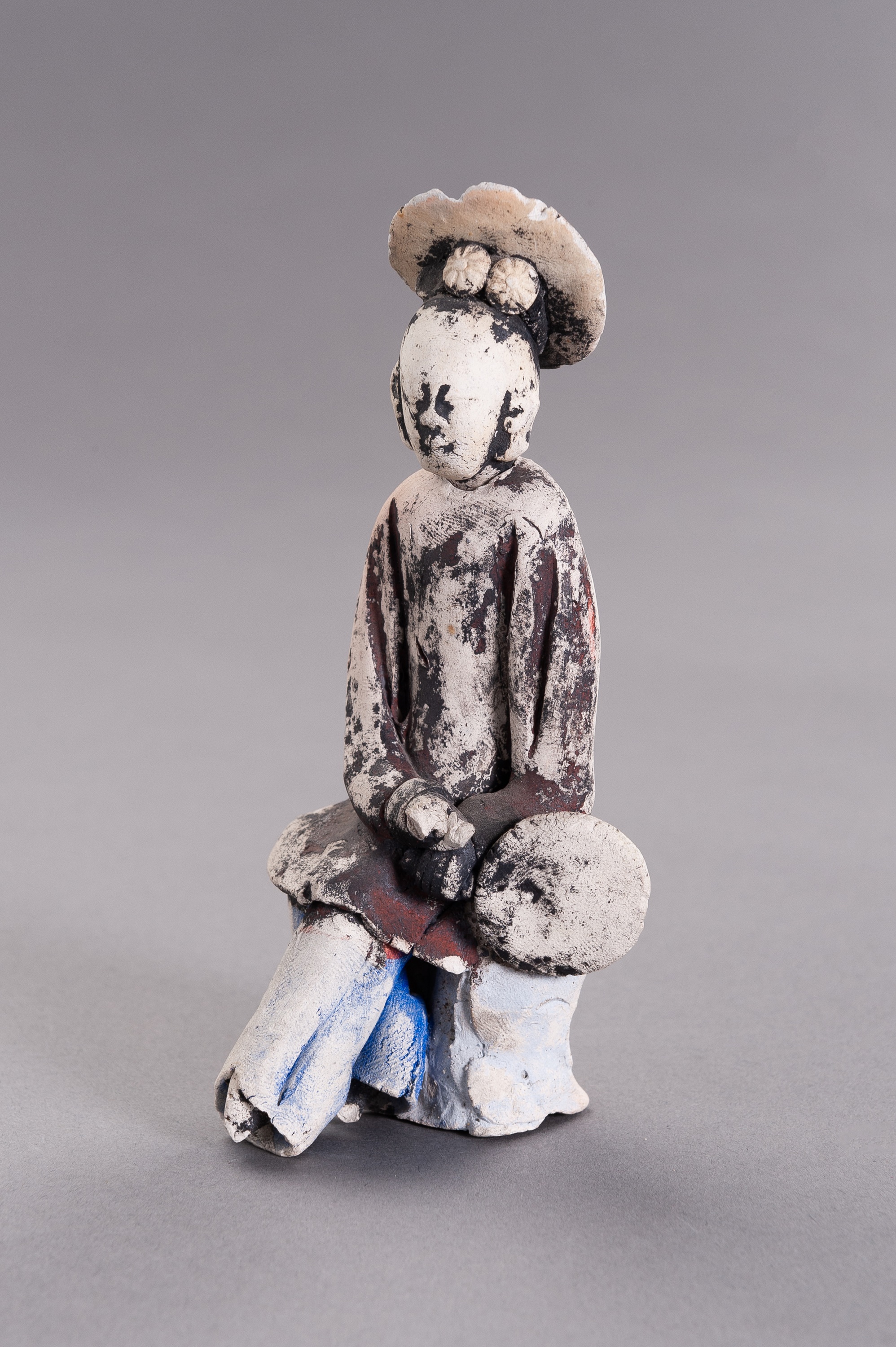 Lot 733 - A GROUP OF FIVE CERAMIC SHIPWRECK FIGURINES