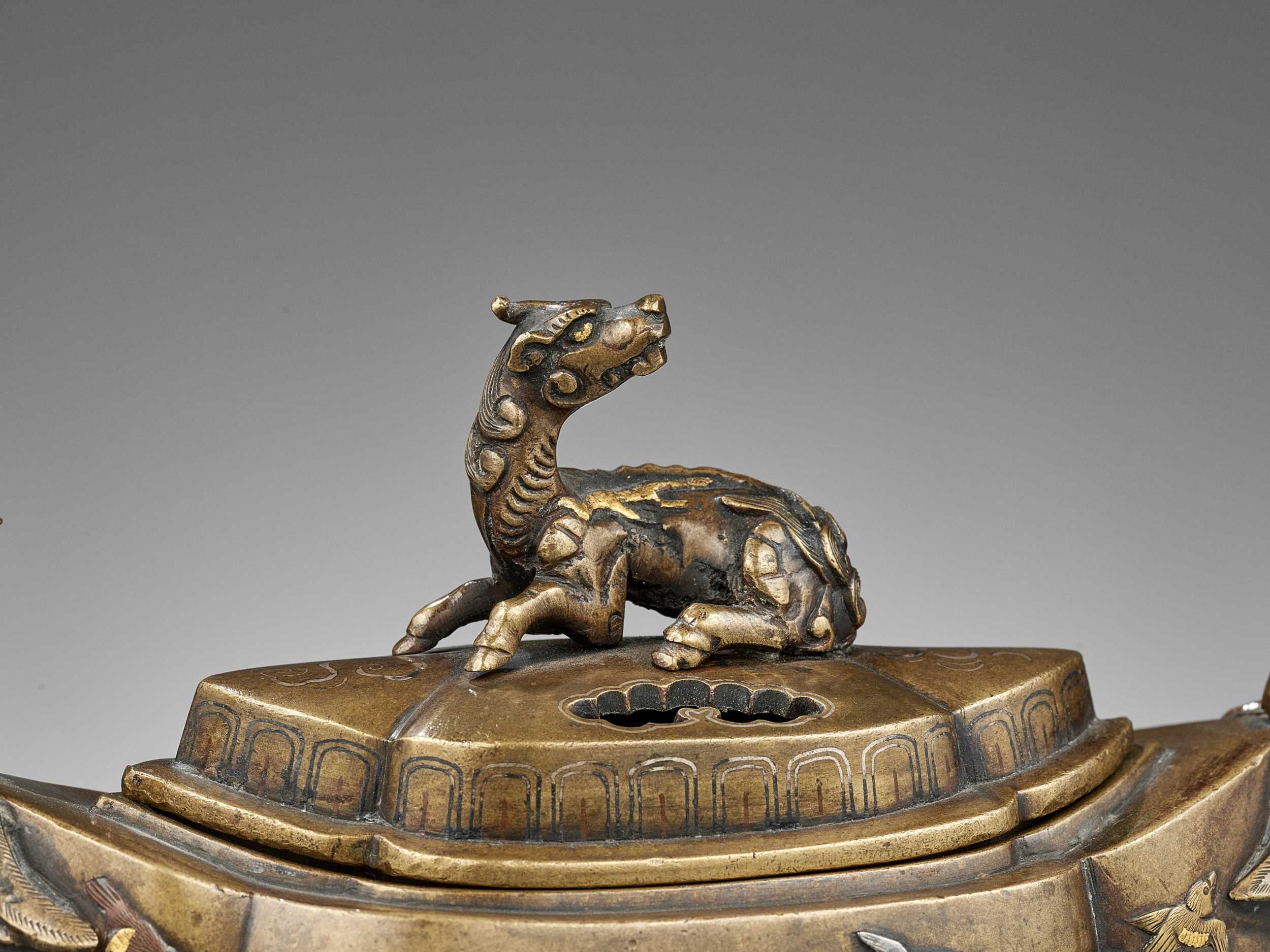 Lot 10 - A FINE SENTOKU BRONZE ‘MYTHICAL BEAST’ KORO