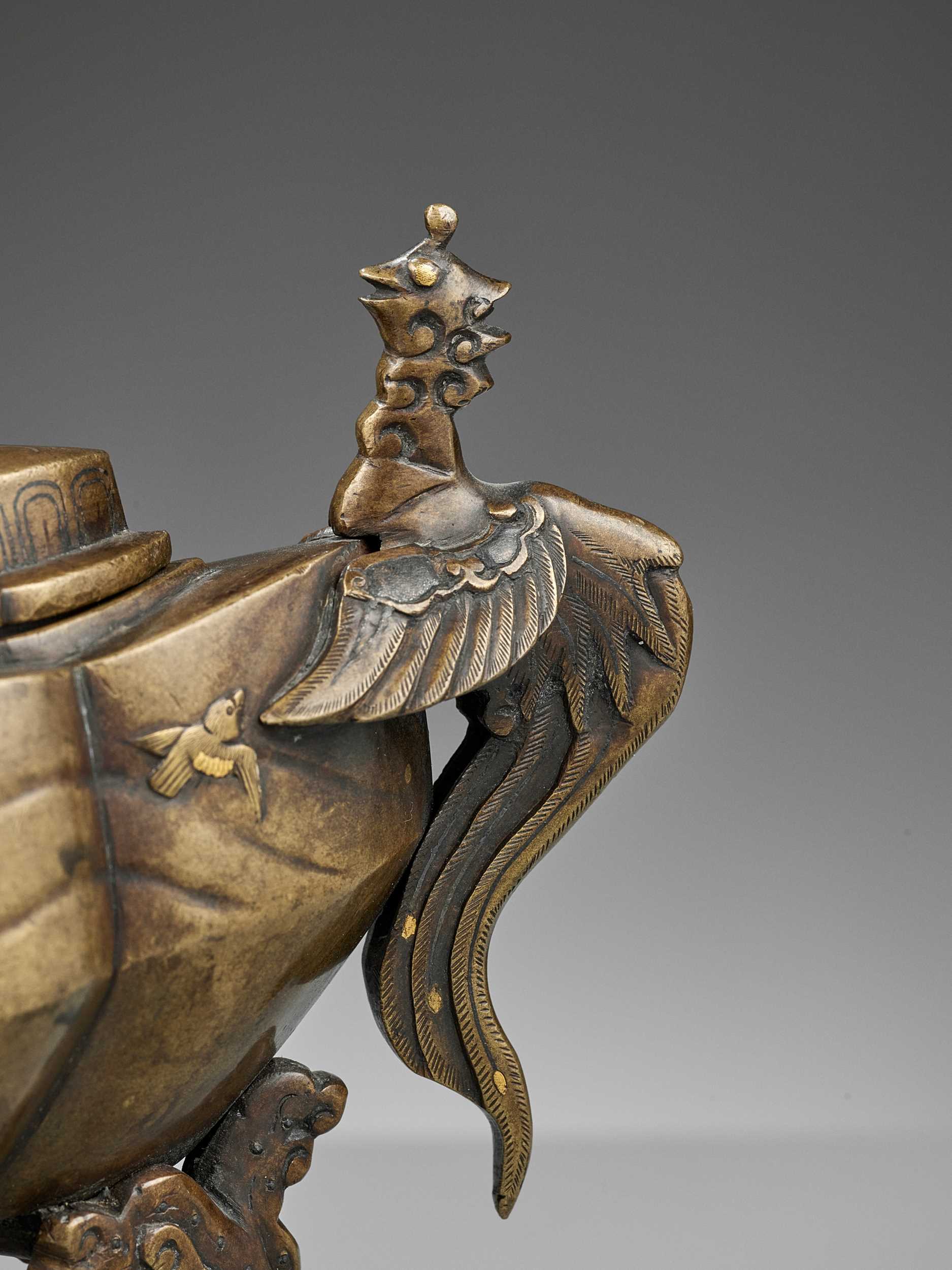 Lot 10 - A FINE SENTOKU BRONZE ‘MYTHICAL BEAST’ KORO