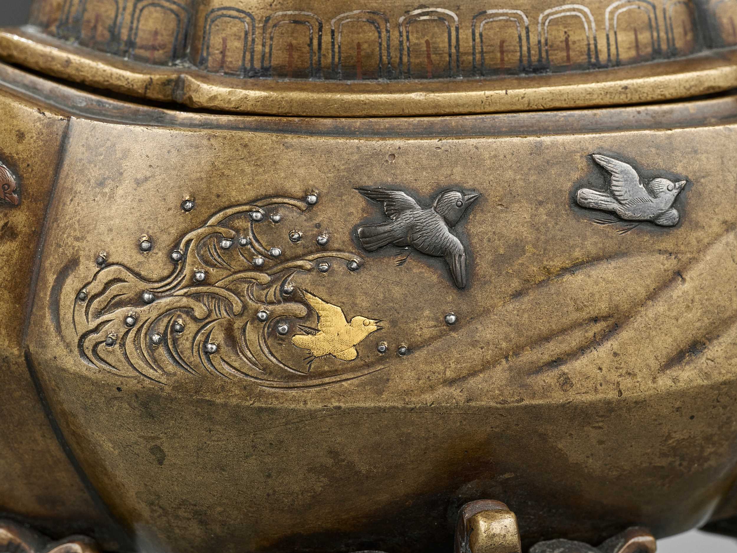 Lot 10 - A FINE SENTOKU BRONZE ‘MYTHICAL BEAST’ KORO