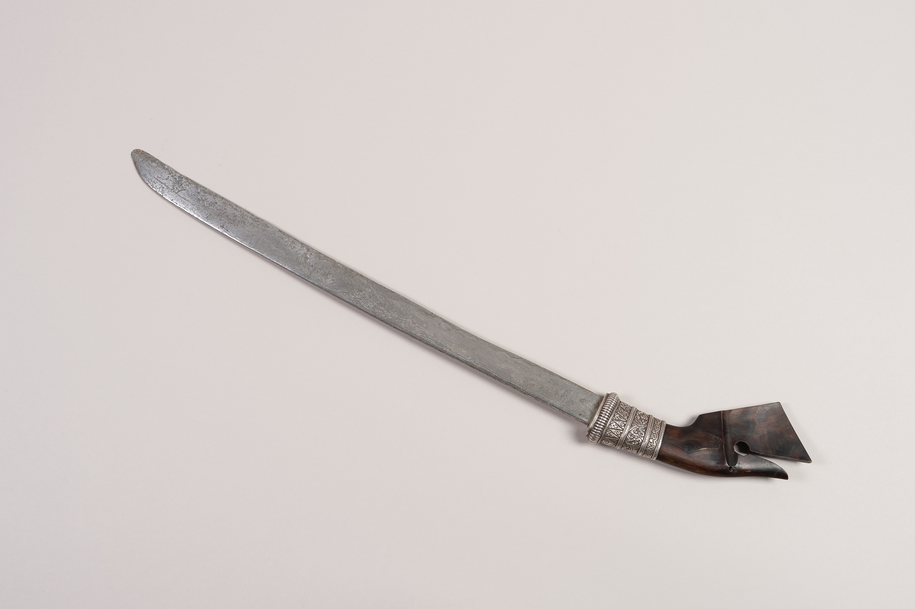 Lot 1345 - AN INDONESIAN BUGIS ALAMANG SWORD