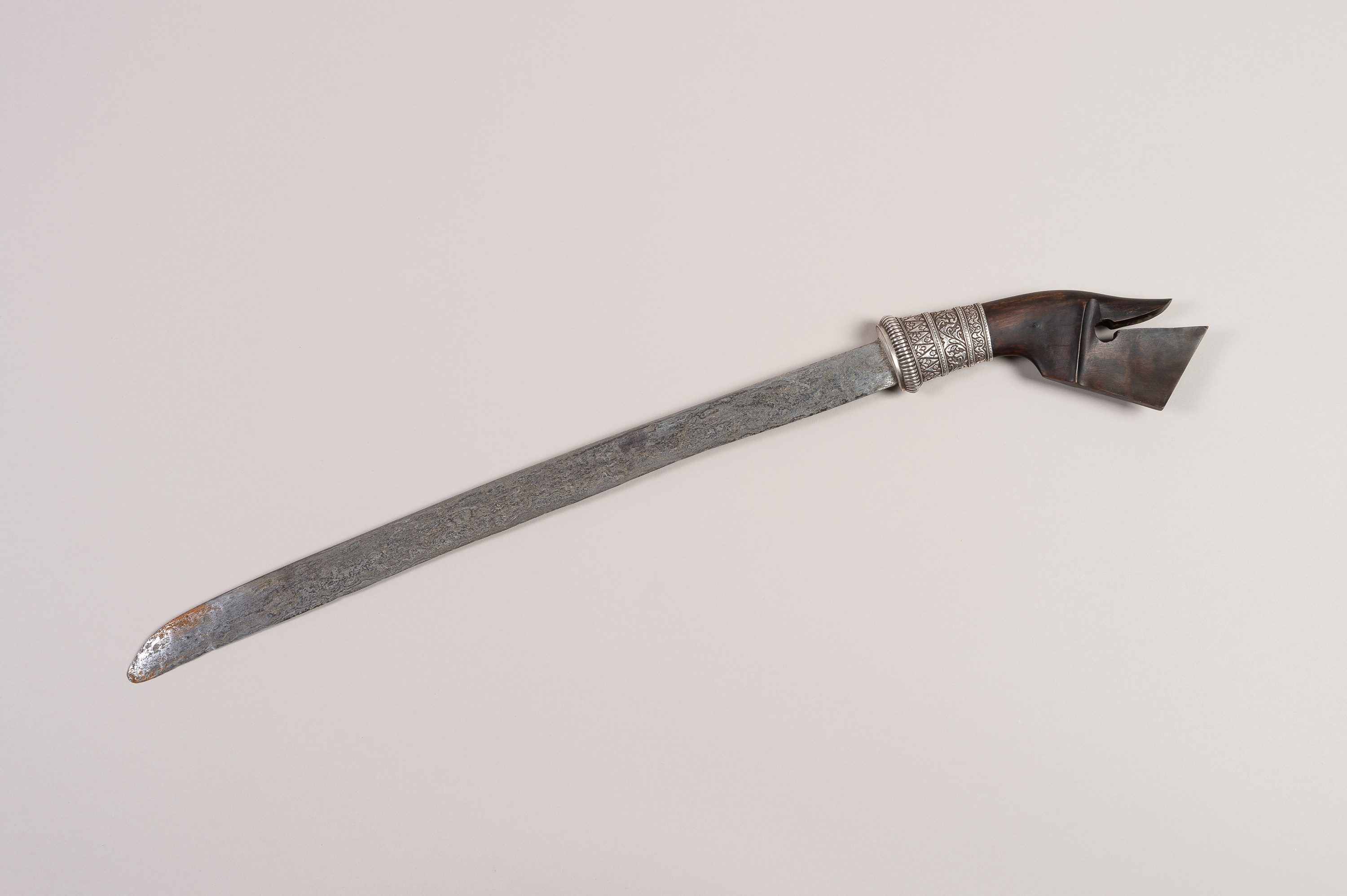 Lot 1345 - AN INDONESIAN BUGIS ALAMANG SWORD