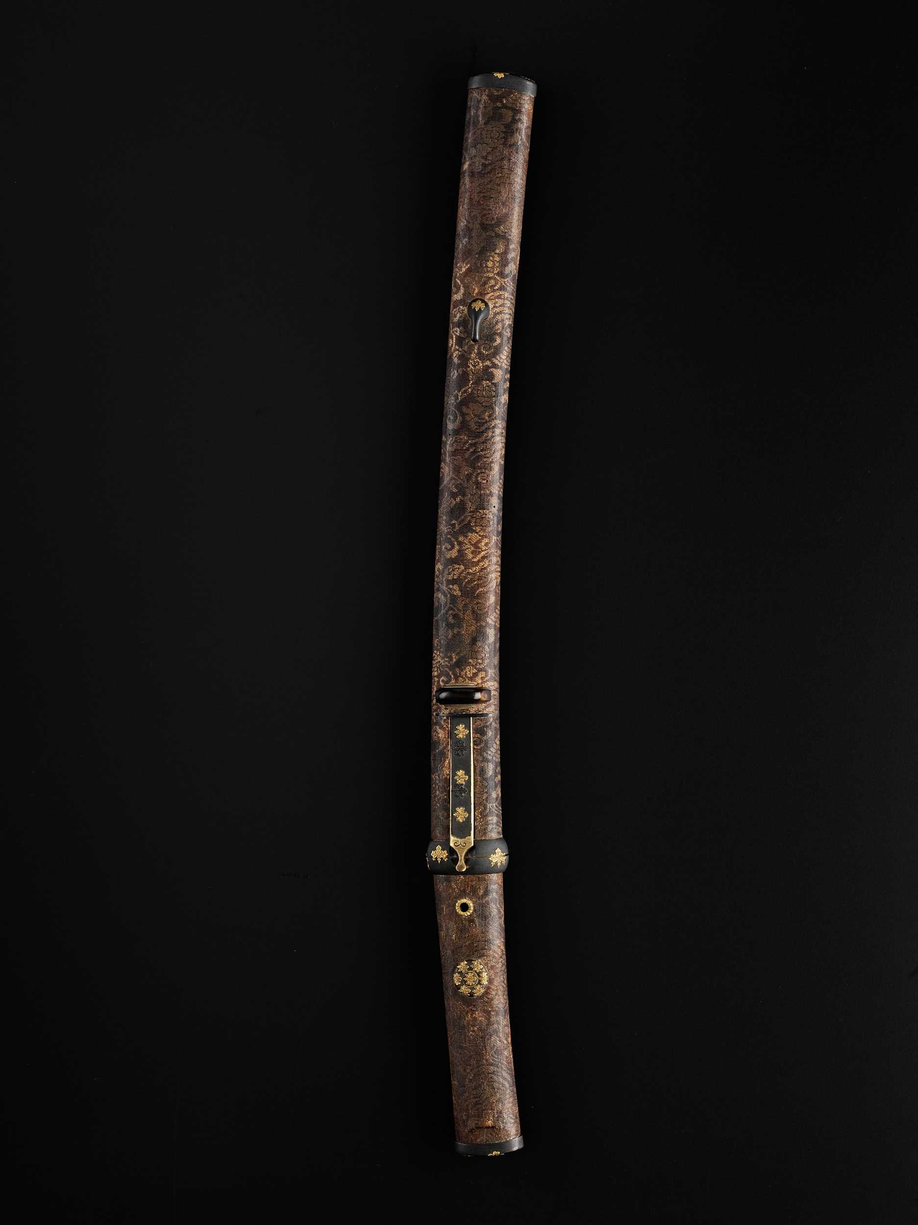 Lot 72 - A TANTO IN SUPERB AIKUCHI KOSHIRAE