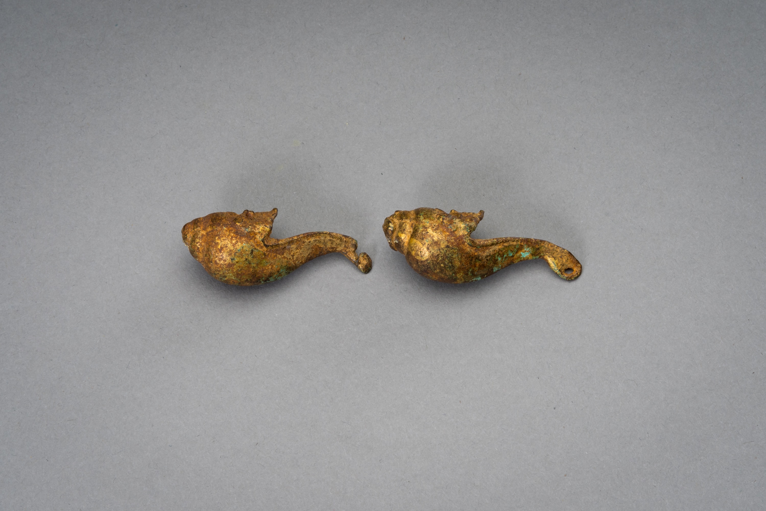 Lot 1169 - A PAIR OF KHMER GOLD CONCH SHELL EARRINGS